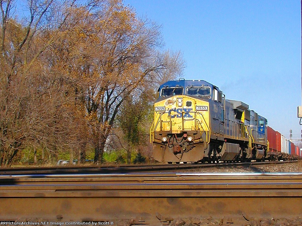 CSX 7659 Q231 10:40 am C&O NS line